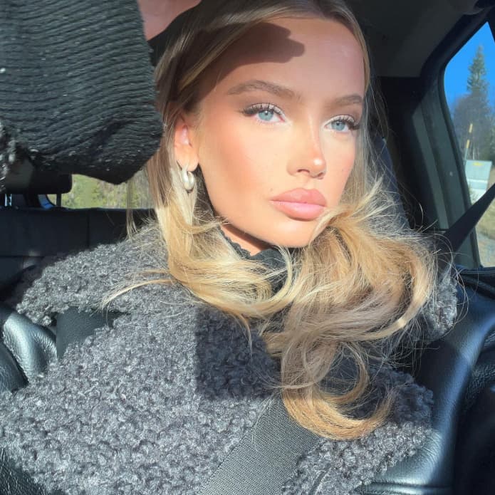 The 15+ Hottest Transgender Women Youtubers (With Photos)