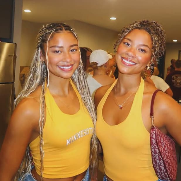 The 15+ Hottest Female Twin Youtubers, Ranked