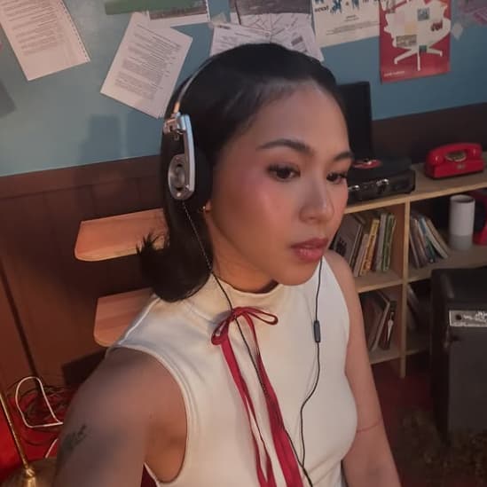 The 30 Hottest Filipino Women Singers (With Photos)