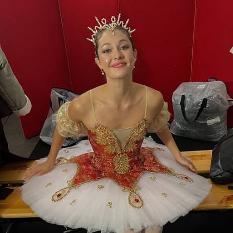 The 25+ Hottest Ballet Dancers (With Photos)