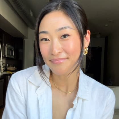 The 25+ Most Hottest Female Podcasters (With Photos)