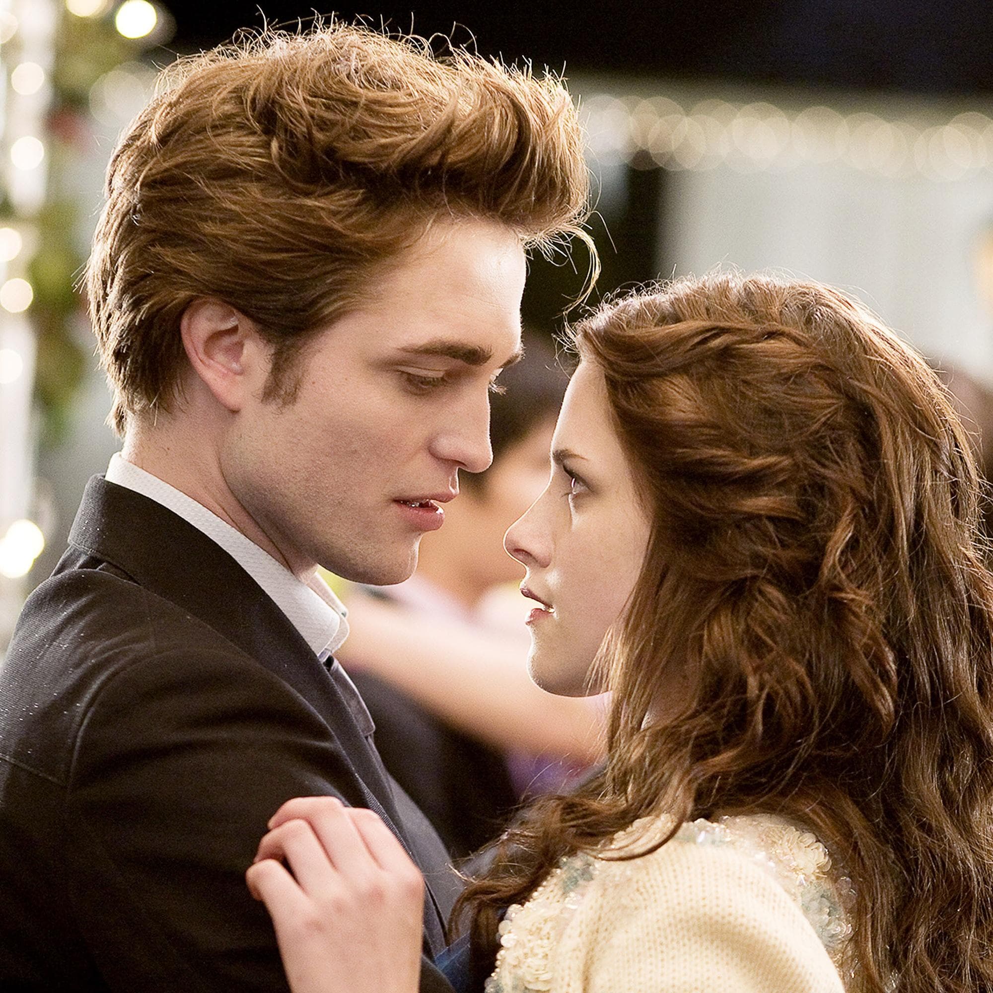 25+ Vampire Movies With Romance, Ranked By Fans