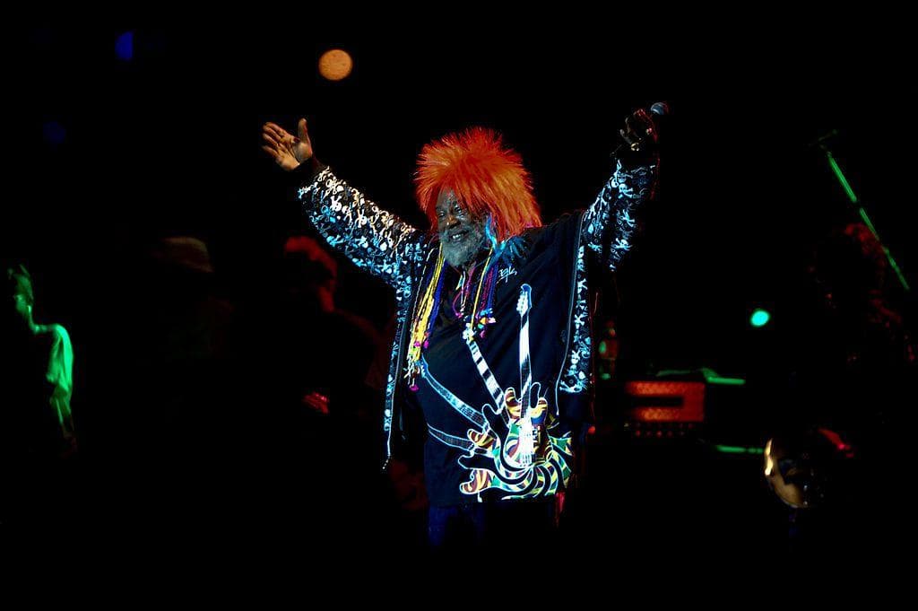 75+ Singers Who Are Cancers