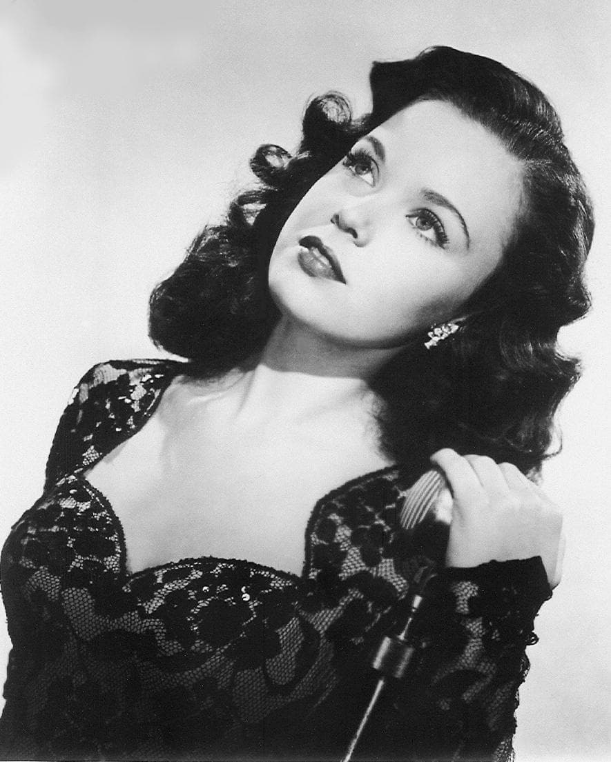 50+ Famous Glorias | List of Famous People Named Gloria