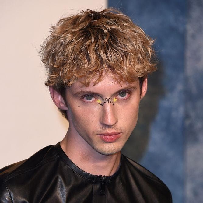 Male Celebrities Who Are 5’8" Tall