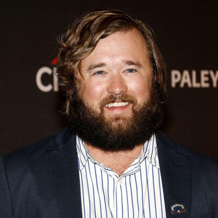 Male Celebrities Who Are 5’4" Tall