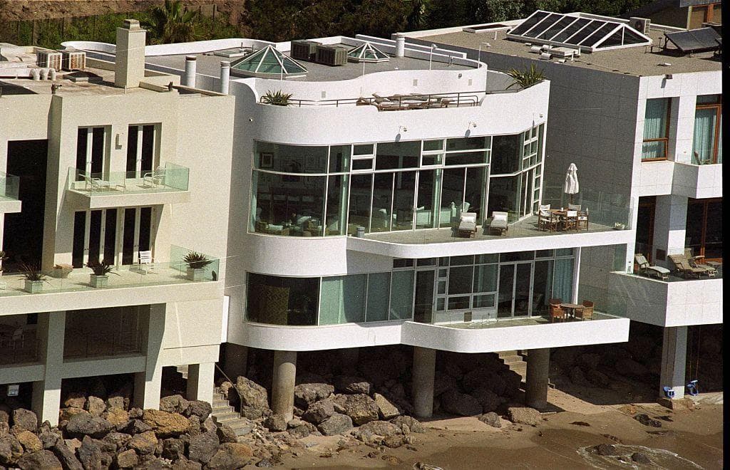 Celebrities Who Live In Malibu | List of Famous People With Homes In Malibu