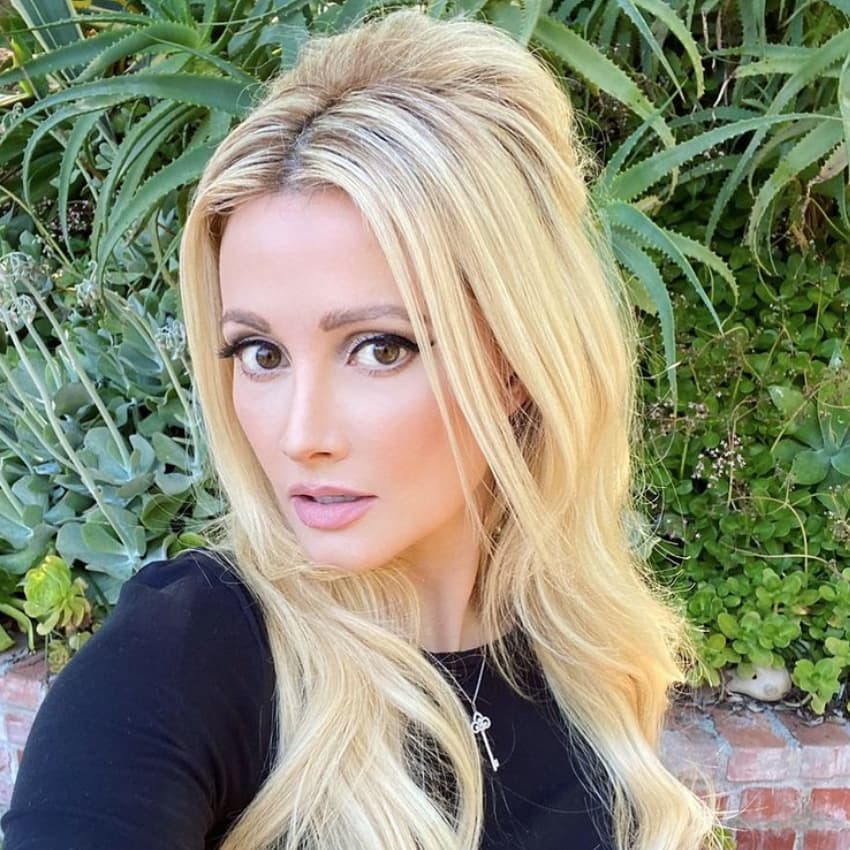 50 Famous Hollys | List of Famous People Named Holly