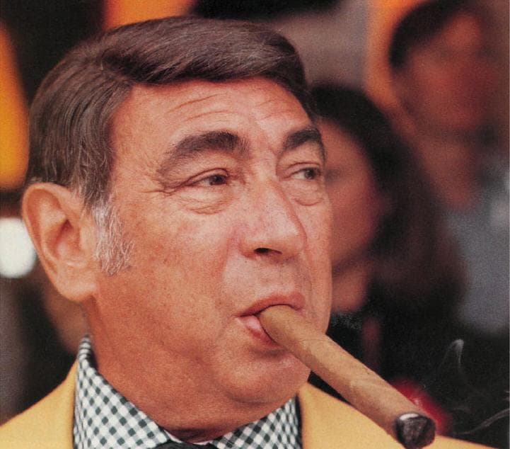 Celebrities Who Smoke Cigars | List of Famous People Smoking Cigars