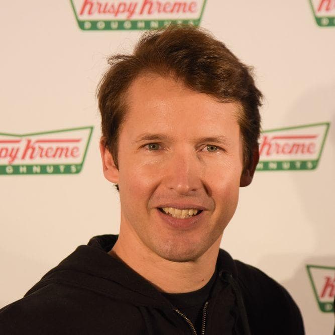 Male Celebrities Who Are 5’7" Tall