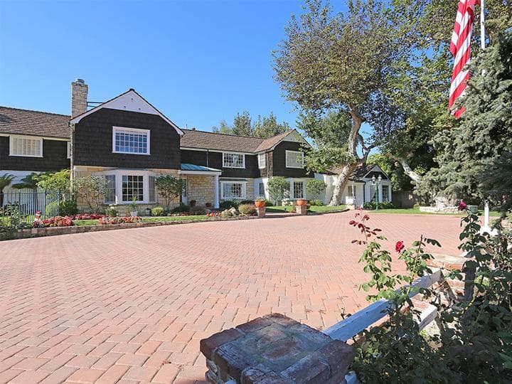 Celebrities Who Have Lived in the Same House