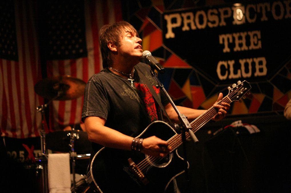 Alcoholic Country Singers | List of Country Stars with Drinking Problems