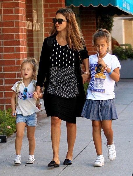 Famous Women Who Only Have Girls | List of Mothers of Daughters