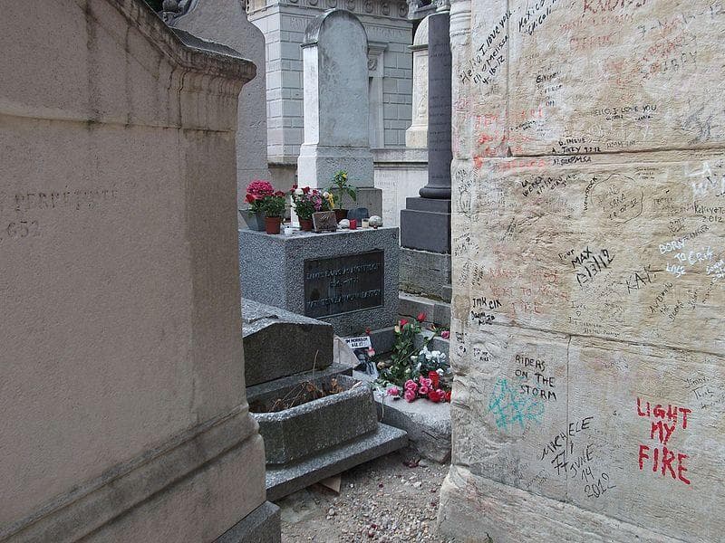 Unusual Things People Leave At The Graves Of 16 Historical Figures ...