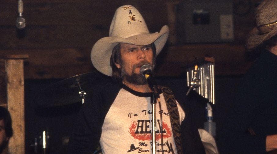 Alcoholic Country Singers | List of Country Stars with Drinking Problems