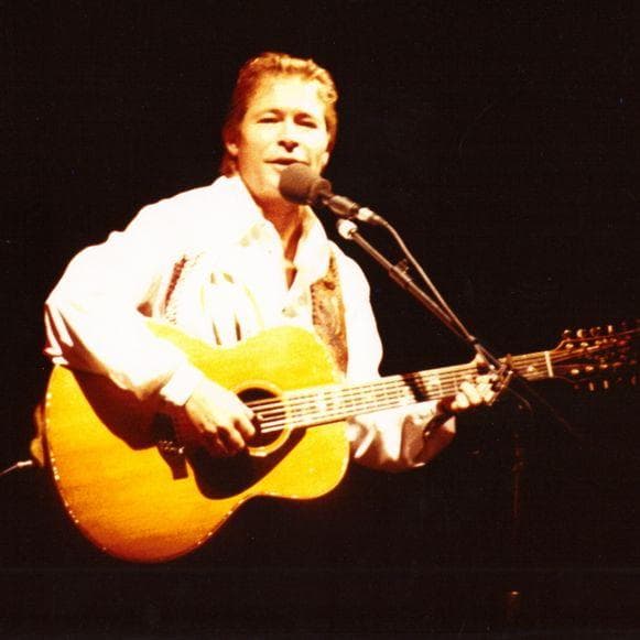 List of 500+ Famous Male Poets