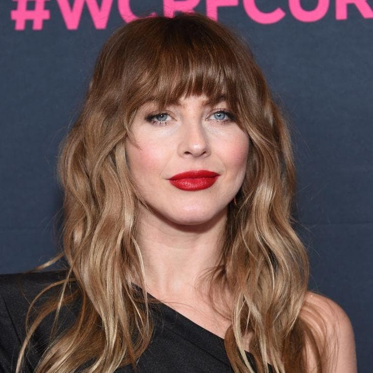 Celebrities With Acne | Famous People Who Had Acne When They Were Young