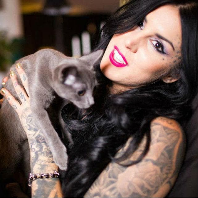 Celebrities Who Have Cats | List of Famous Cat People