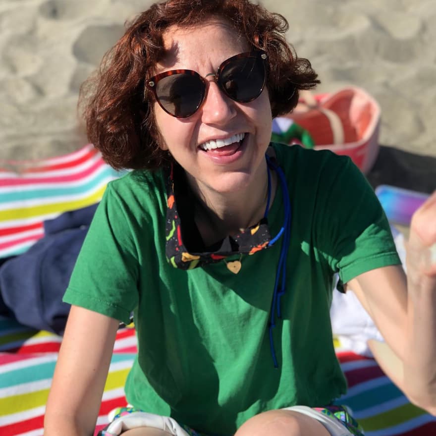 16 Celebrities With Weak Chins