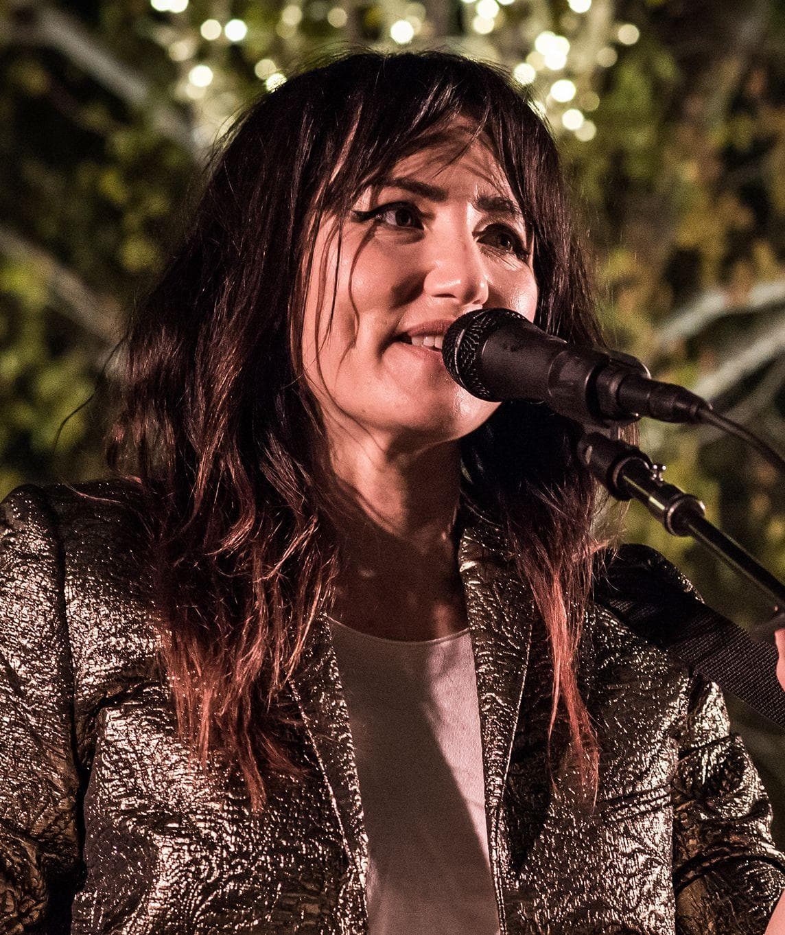 75+ Singers Who Are Cancers