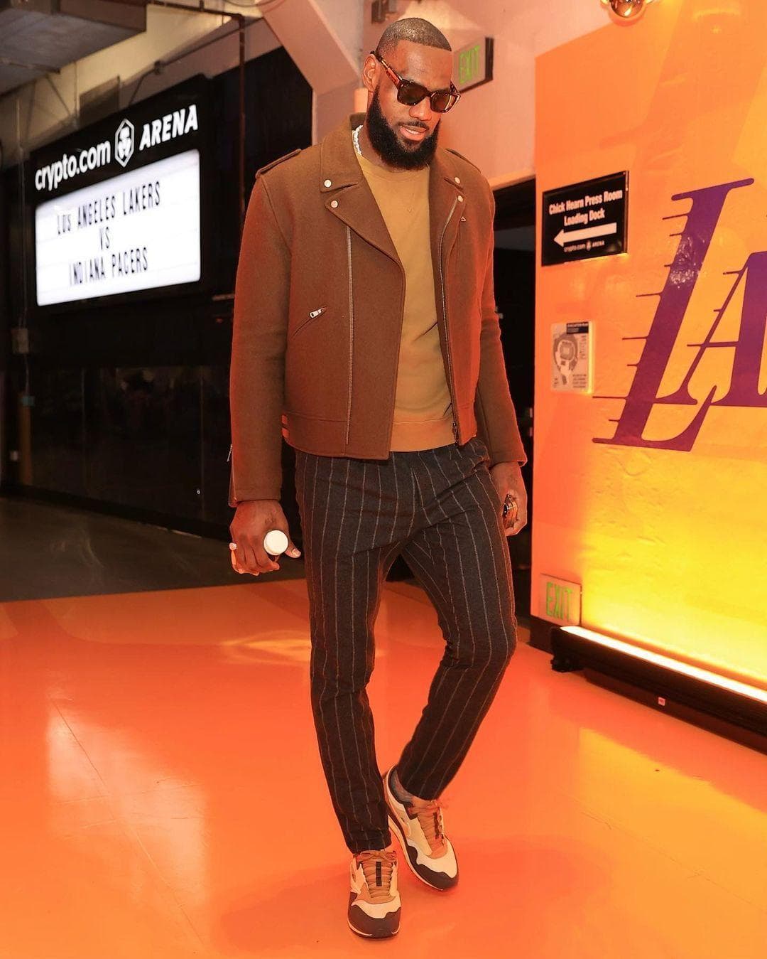 23 Celebrities Who Make Bowlegs Look Chic