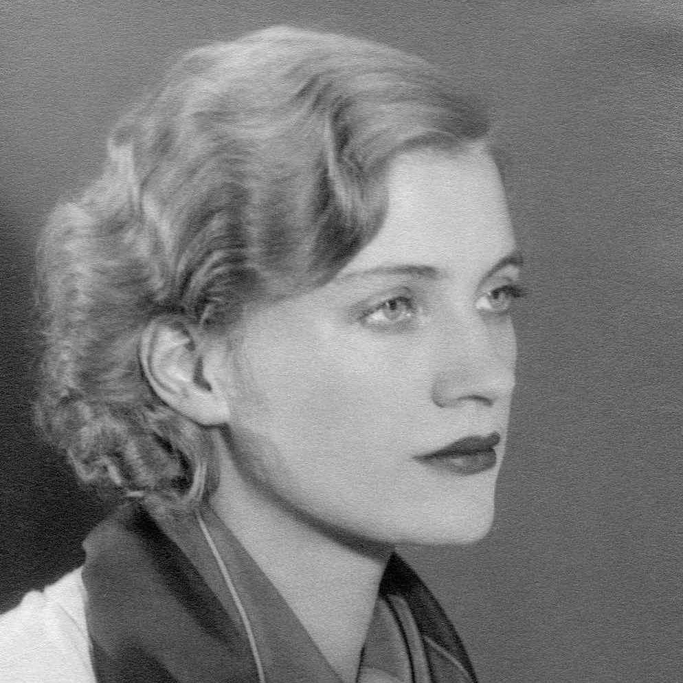 Famous Female Photojournalists | List of Top Female Photojournalists