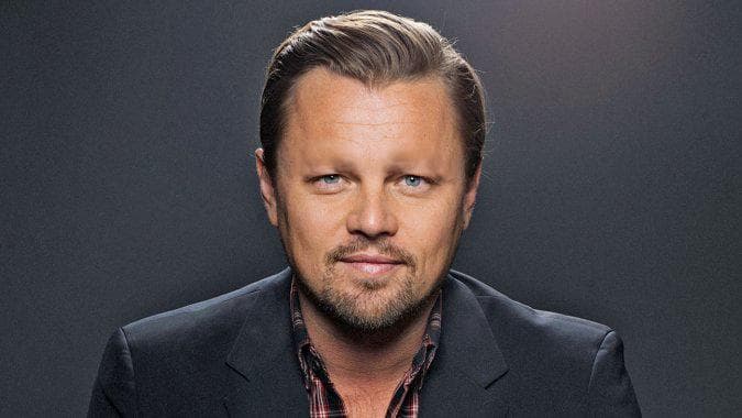 22 Hilarious Pictures of Famous Actors Without Eyebrows