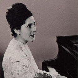 Famous Female Pianists | List of Top Female Pianists