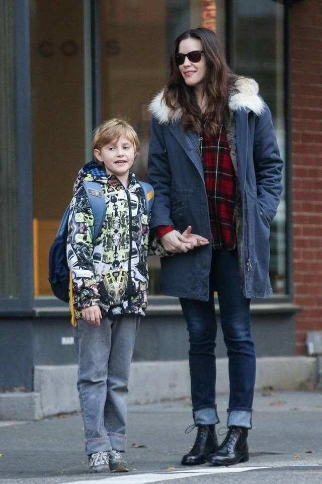 Famous Single Moms | Hollywood Mothers Raising Kids on Their Own
