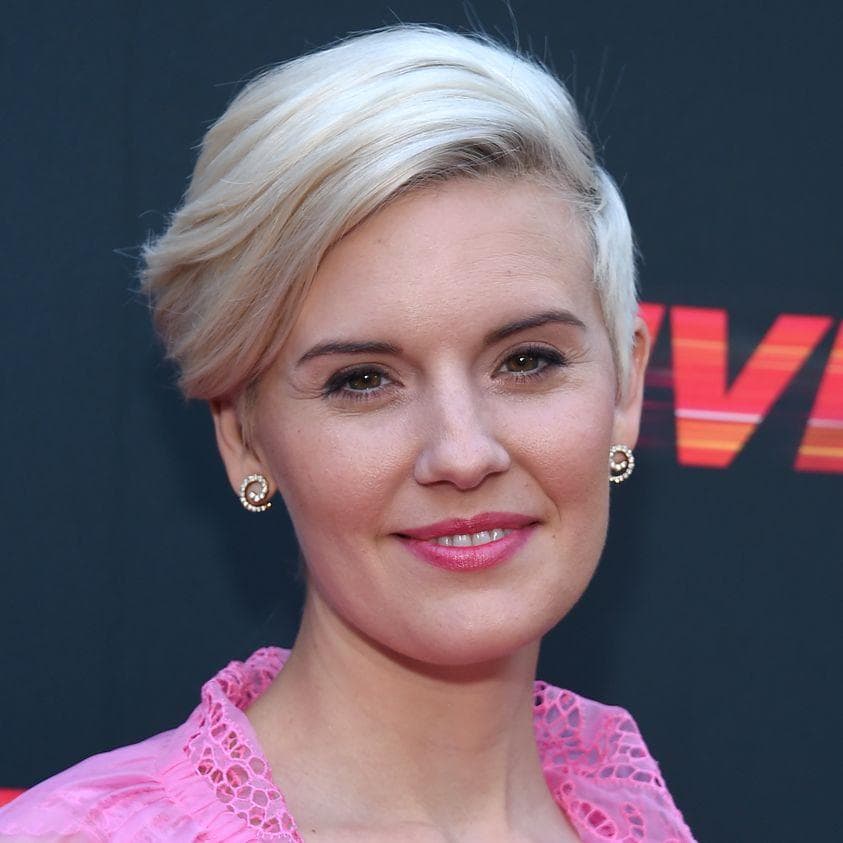 Celebrities With Acne | Famous People Who Had Acne When They Were Young