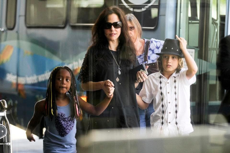 Famous Single Moms | Hollywood Mothers Raising Kids on Their Own