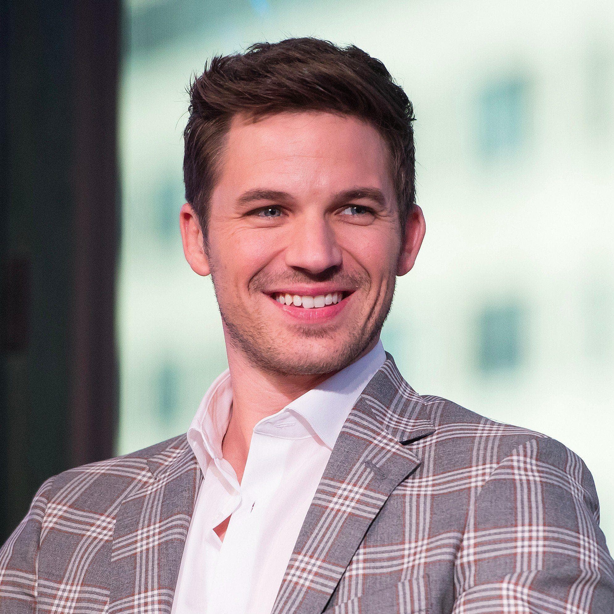 Famous People Born On April Fools' Day | Celebrities With April 1 Birthdays