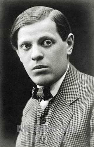 Famous Comedians from Austria | List of Top Austrian Comedians