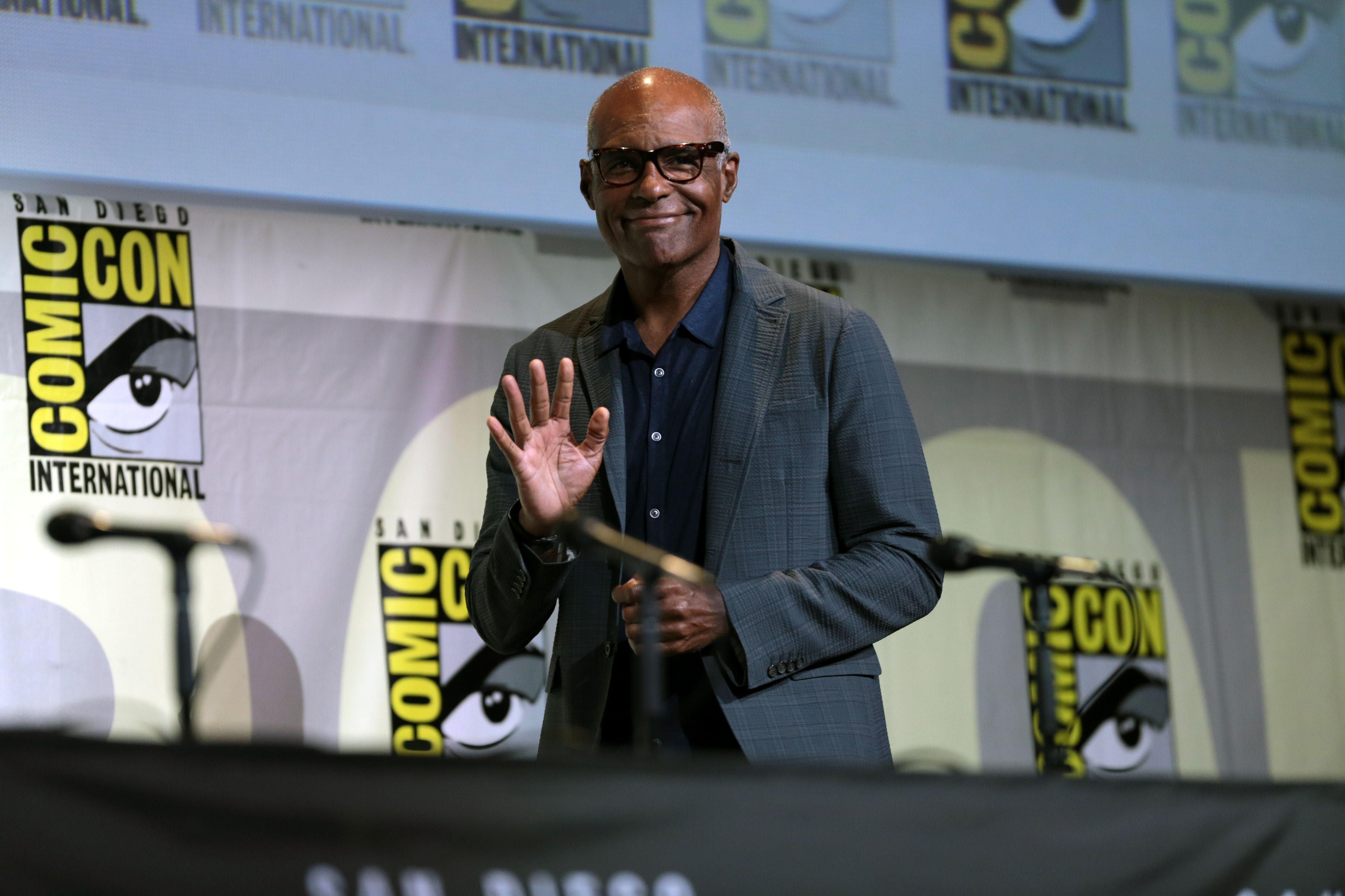 Celebrities Who Fly Planes | Actors with a Pilot License