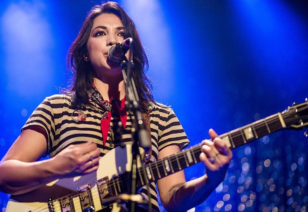 75+ Singers Who Are Cancers