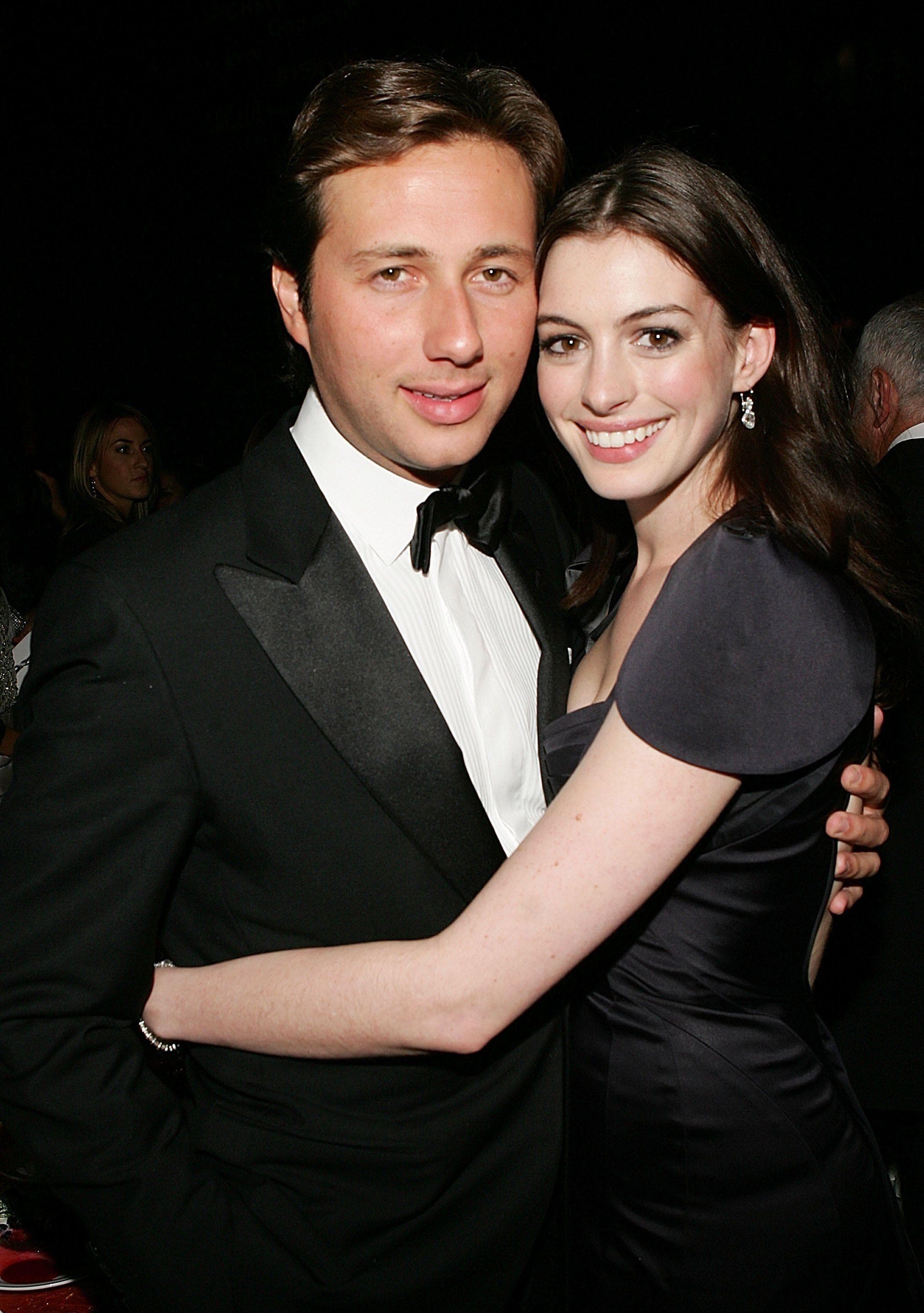 Anne Hathaway's Husband, Dating and Relationship History