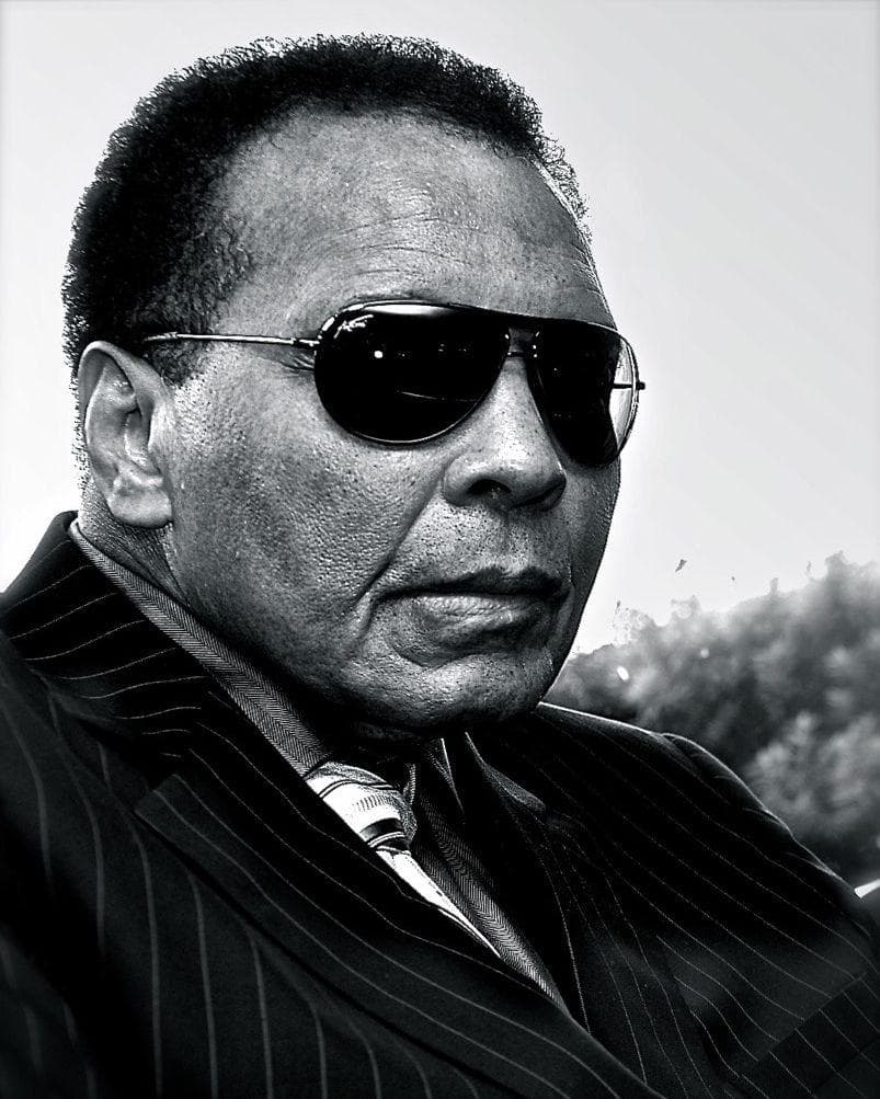 19 Disappointing Celebrity Encounter Stories From People