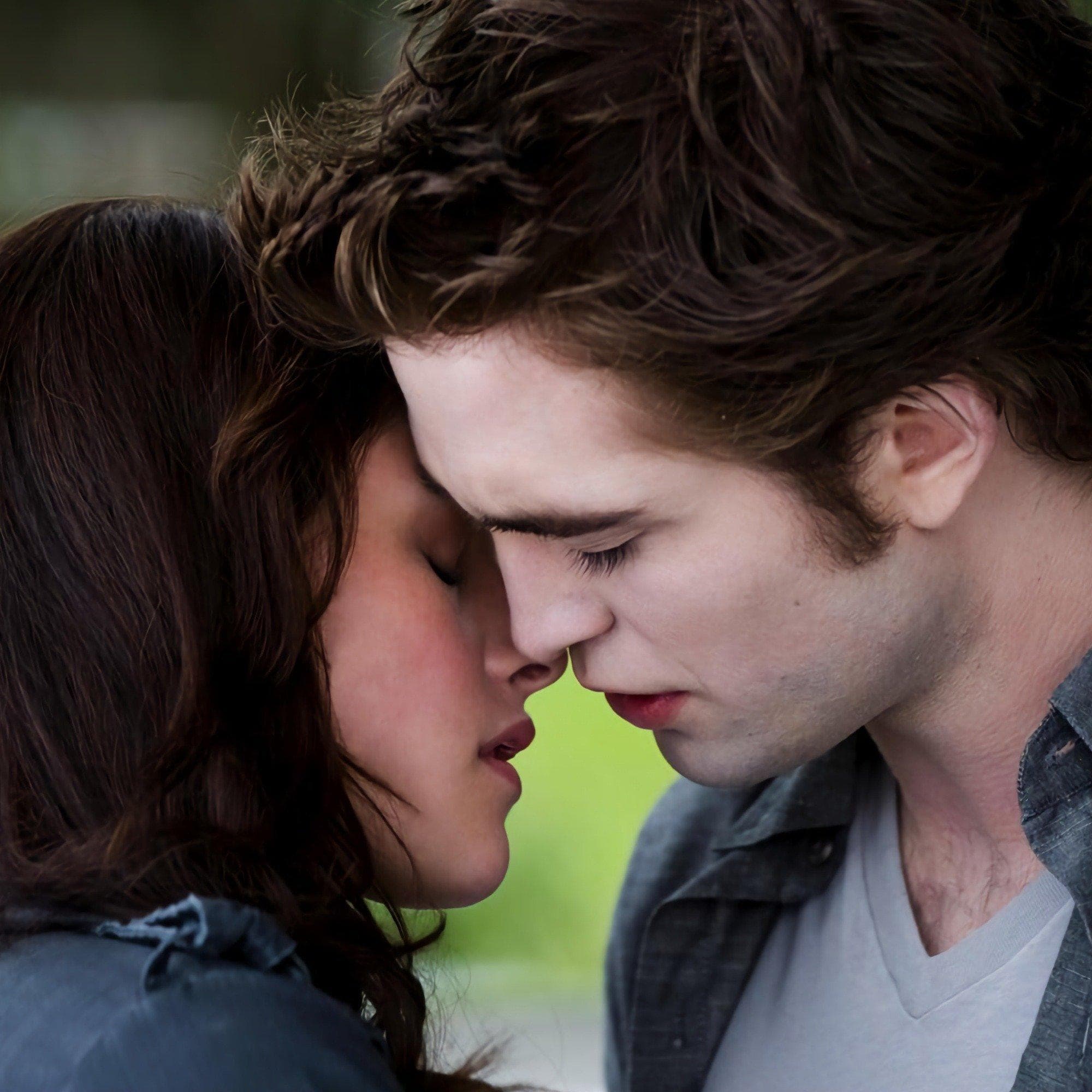 25+ Vampire Movies With Romance, Ranked By Fans