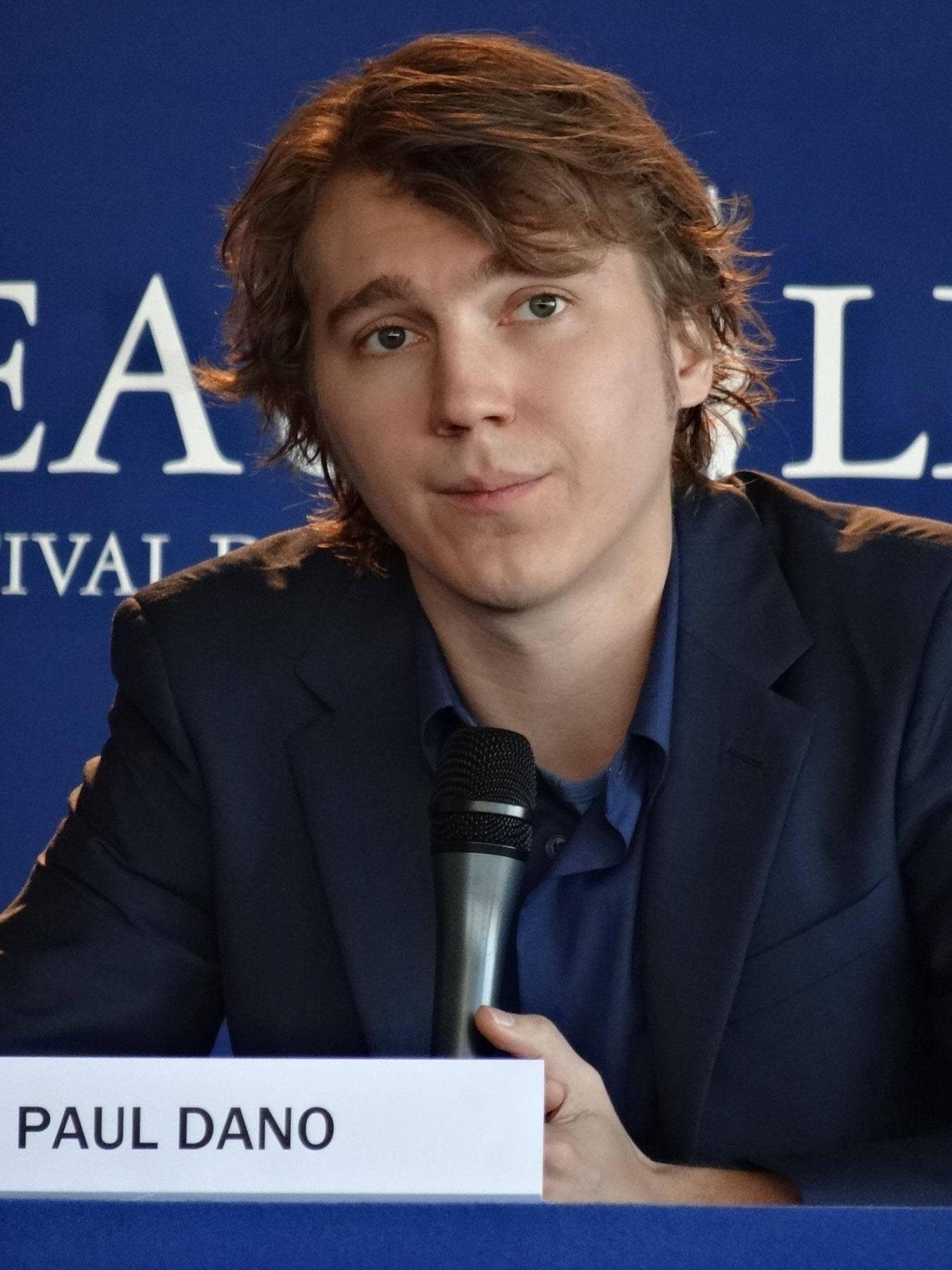 25+ Celebrities With Strabismus