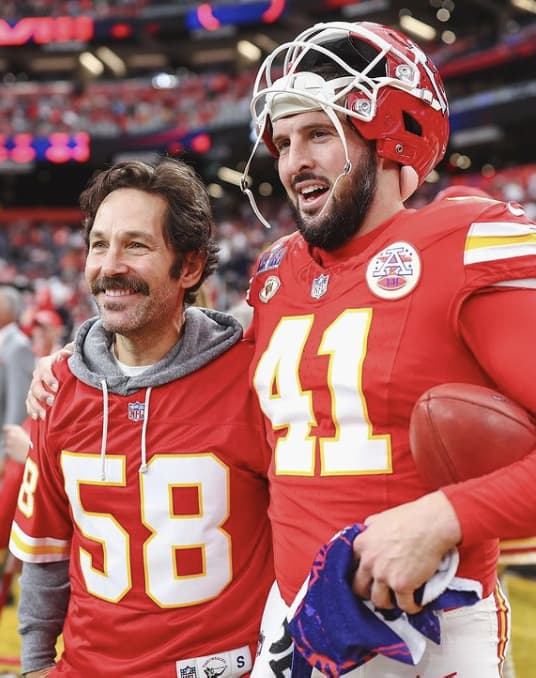 17 Celebrities Who Are Kansas City Chiefs Fans