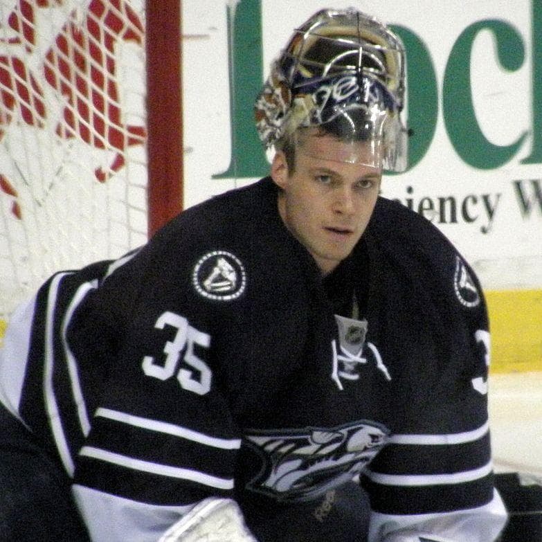 The Best Athletes To Wear Number 35, Ranked By Fans