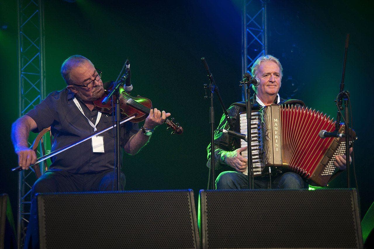 Ex-Mormon Celebrities | Famous People Raised Mormon