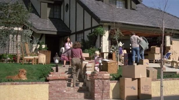 21 Real Locations Of Famous Horror Movies You Can Visit Today