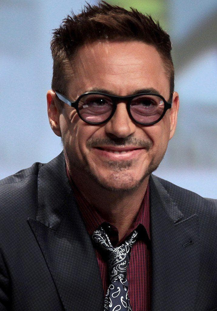30 Celebrities With Asymmetrical Faces