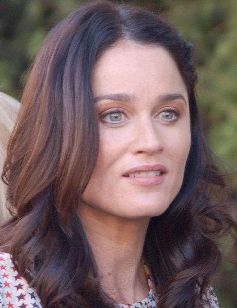 25+ Celebrities With Strabismus