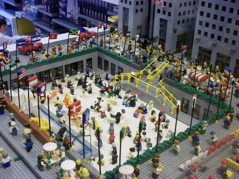 22 Amazing LEGO Versions of Famous Monuments