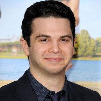 Male Celebrities Who Are 5’4" Tall